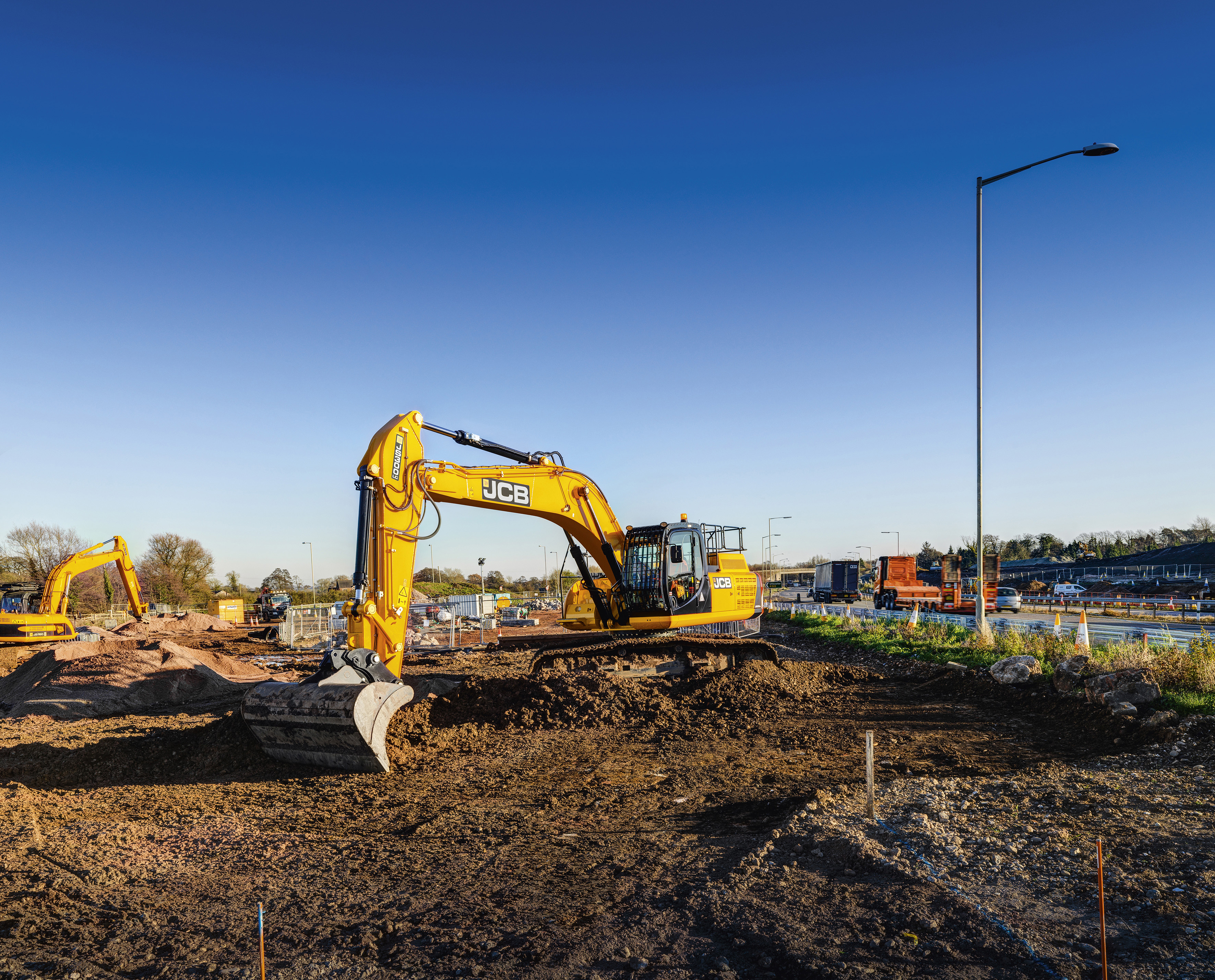 Specyfikacja koparki JCB JS370 LC LR (2017 - 2021) | LECTURA Specs